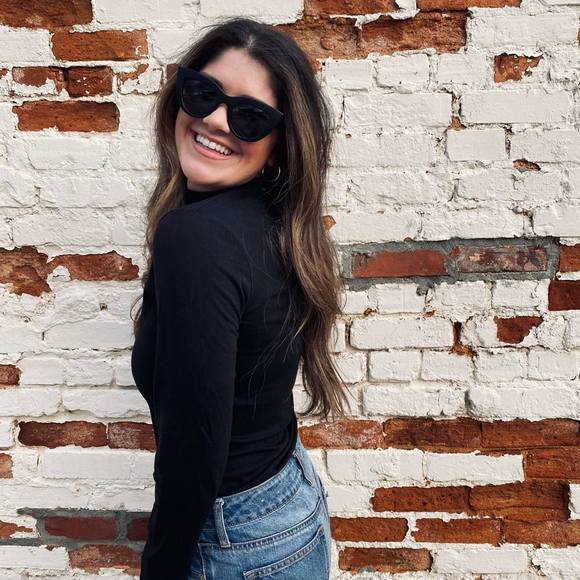 Tennille's Closet (@tennille_graham) | Poshmark